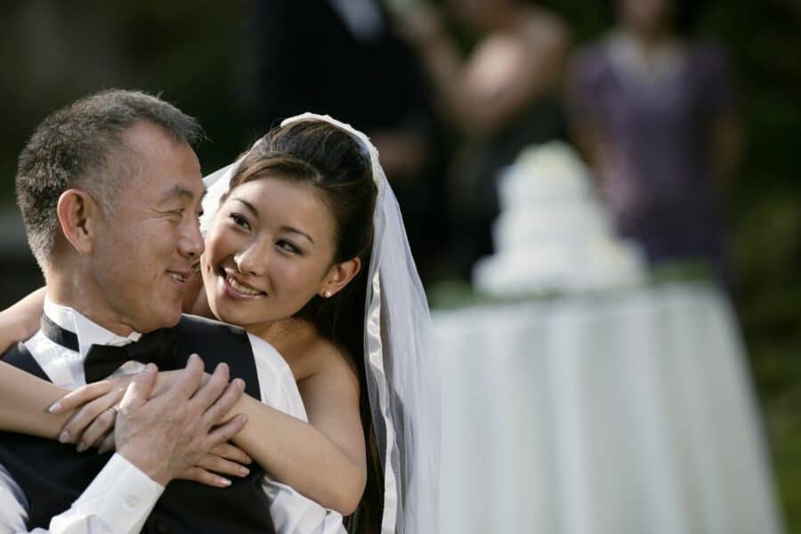 How to Write a Father of the Bride Speech + 3 Examples - Magical Day ...