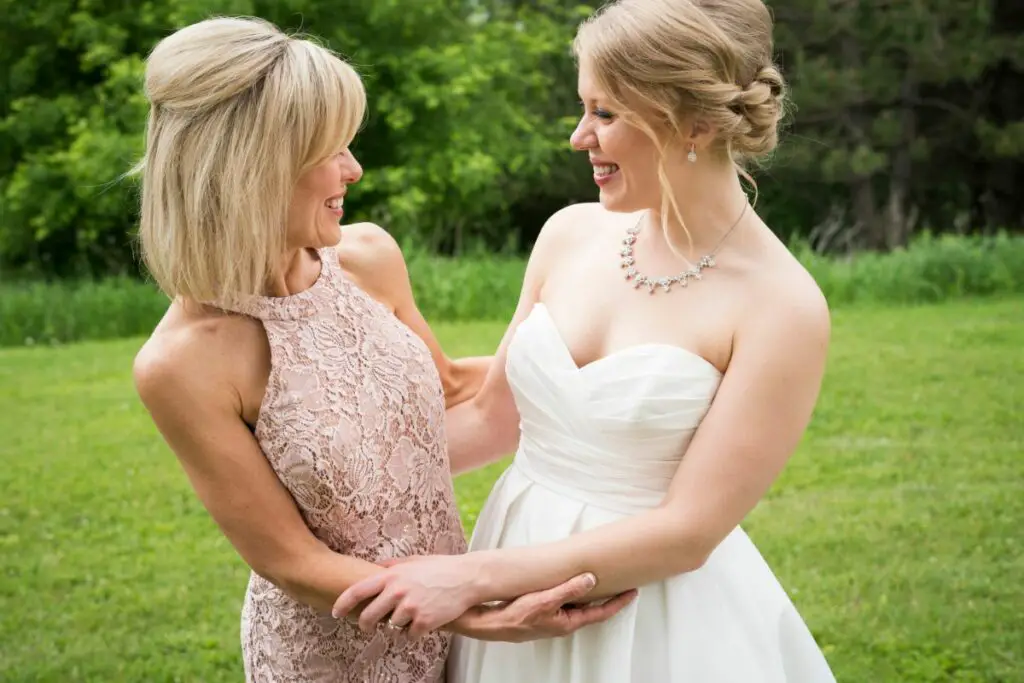 Unforgettable Mother of the Bride Speeches: Writing Tips + Examples ...
