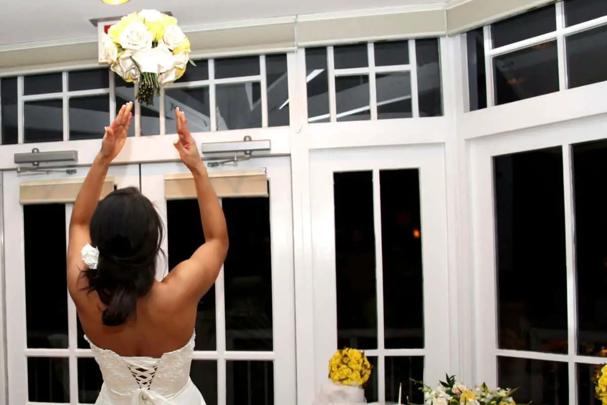 192 Bouquet Toss Songs for Every Bride's Style and Personality ...
