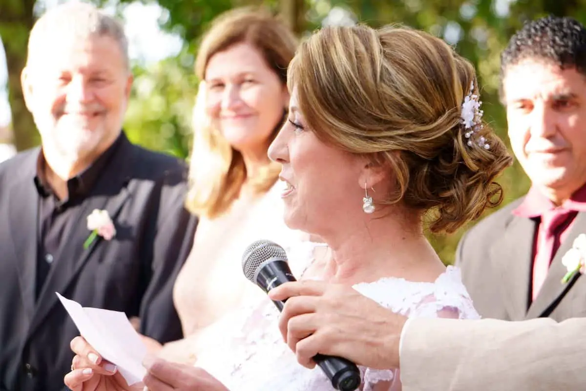 Unforgettable Mother of the Bride Speeches: Writing Tips + Examples ...