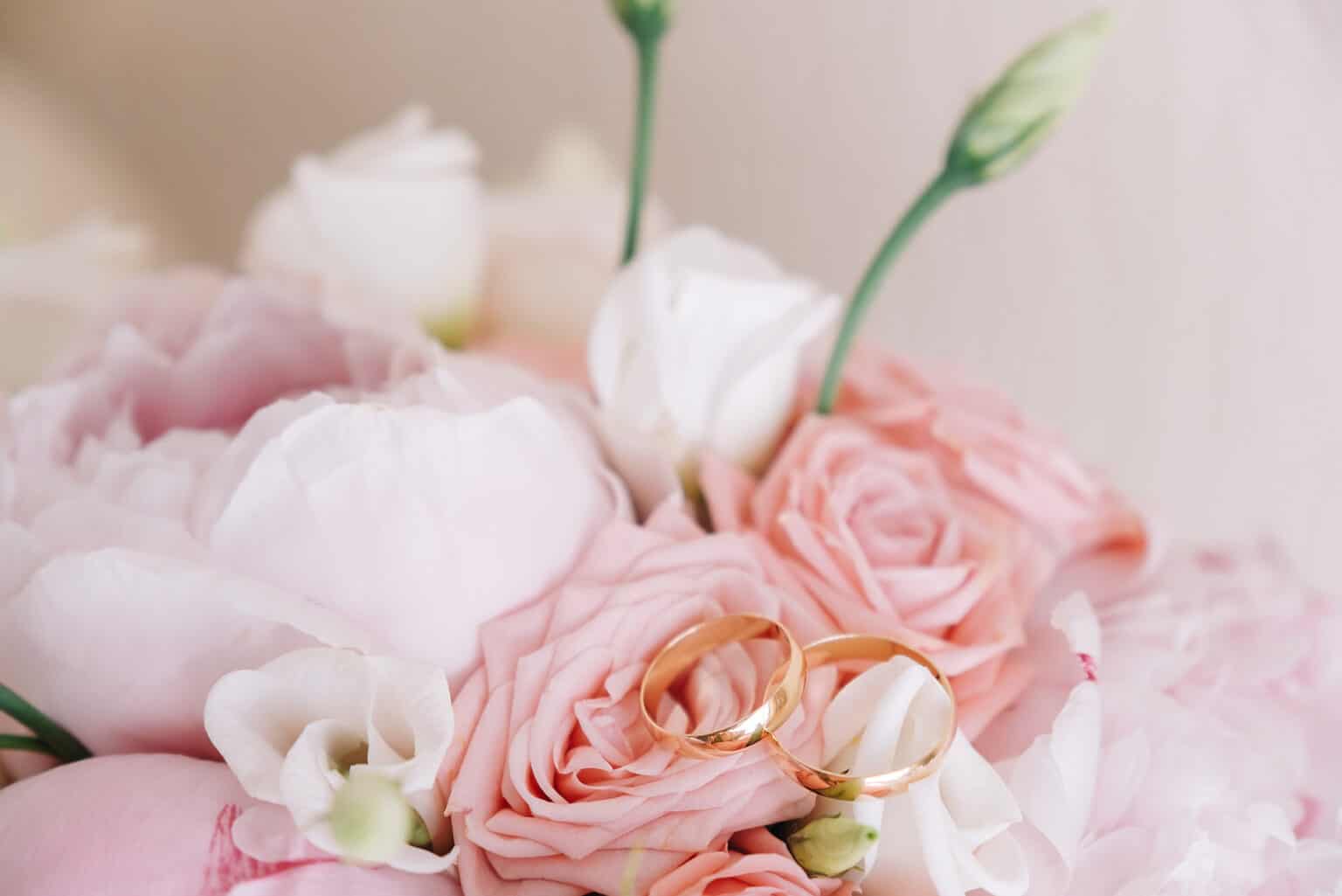 Pink And Gold Weddings: A Treasure Trove Of Unique and Elegant Ideas ...